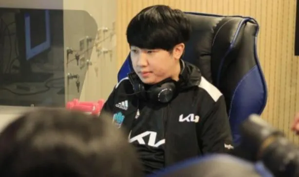 RNG主動向DK撩騷，Khan反“毒奶”一波：他們是最強隊伍 – 遊戲内參